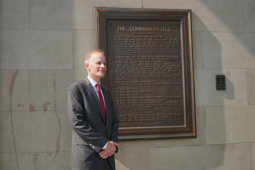 Minnesota Sheriff Paints Over Ten Commandments Mural at New County Jail ...
