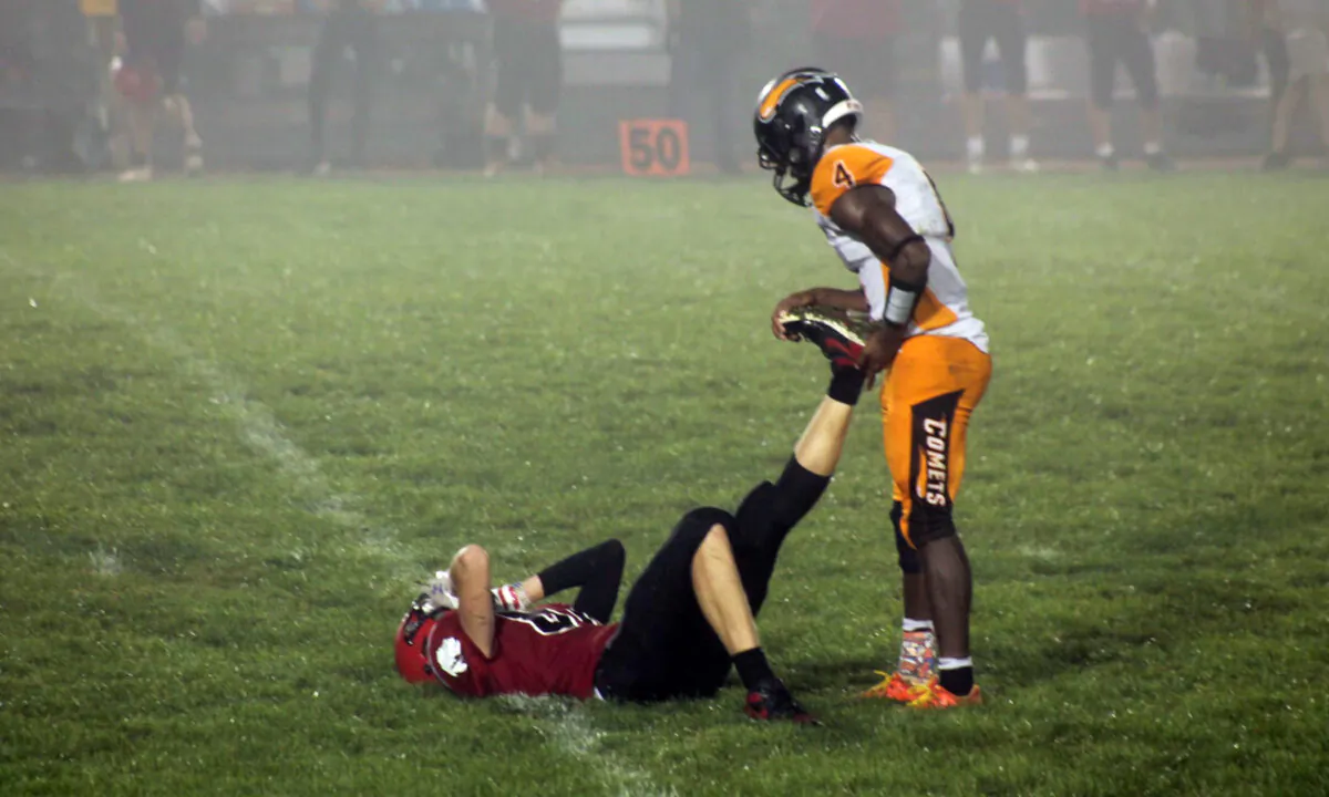 Football Mom Snaps Photo of Senior Player Helping Injured Opponent on ...