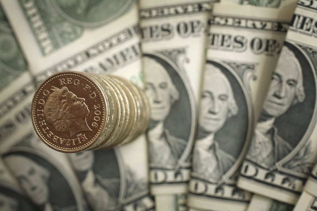 Pound Hits 2-Year High Against US Dollar | The Epoch Times