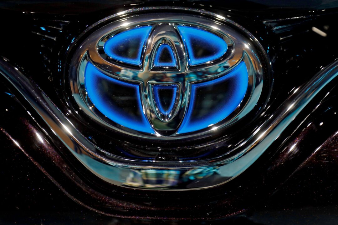 Toyota Aims to Run Cars on Hydrogen as Other Automakers Turn to EVs ...