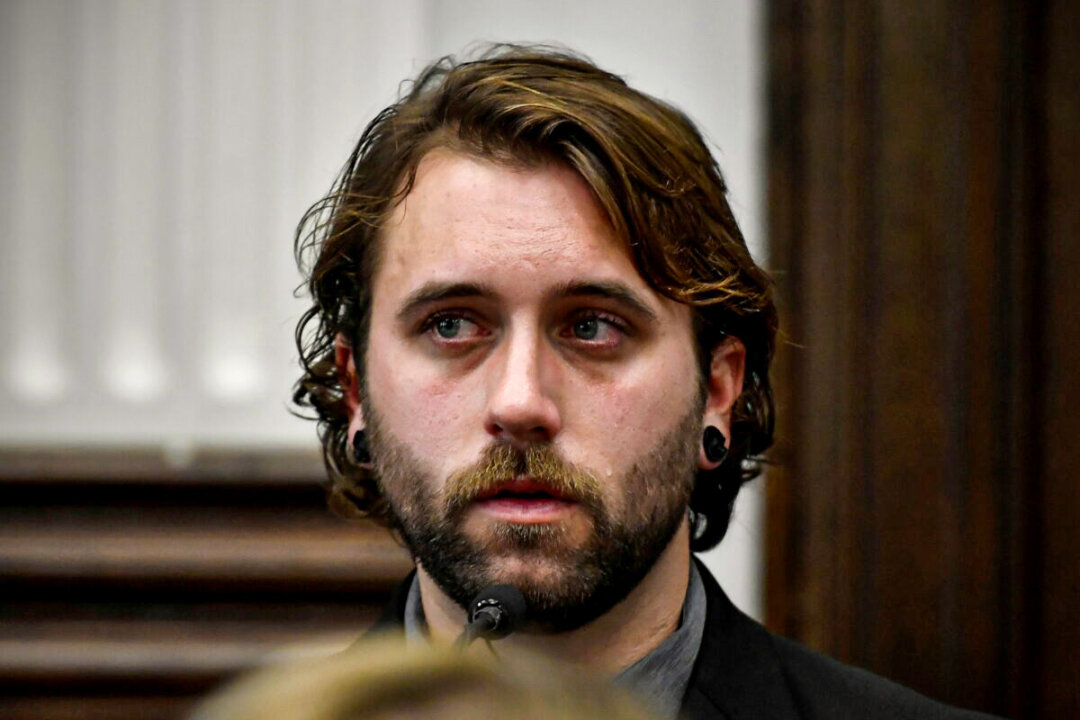 Man Says He Was Pointing Gun at Rittenhouse When Teenager Shot Him ...
