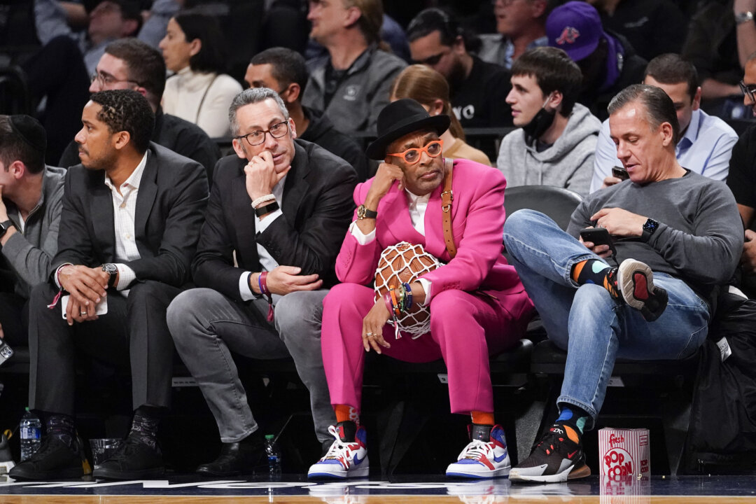 Spike Lee, Jack Nicholson Among NBA ‘SuperFans’ Being Enshrined Into ...