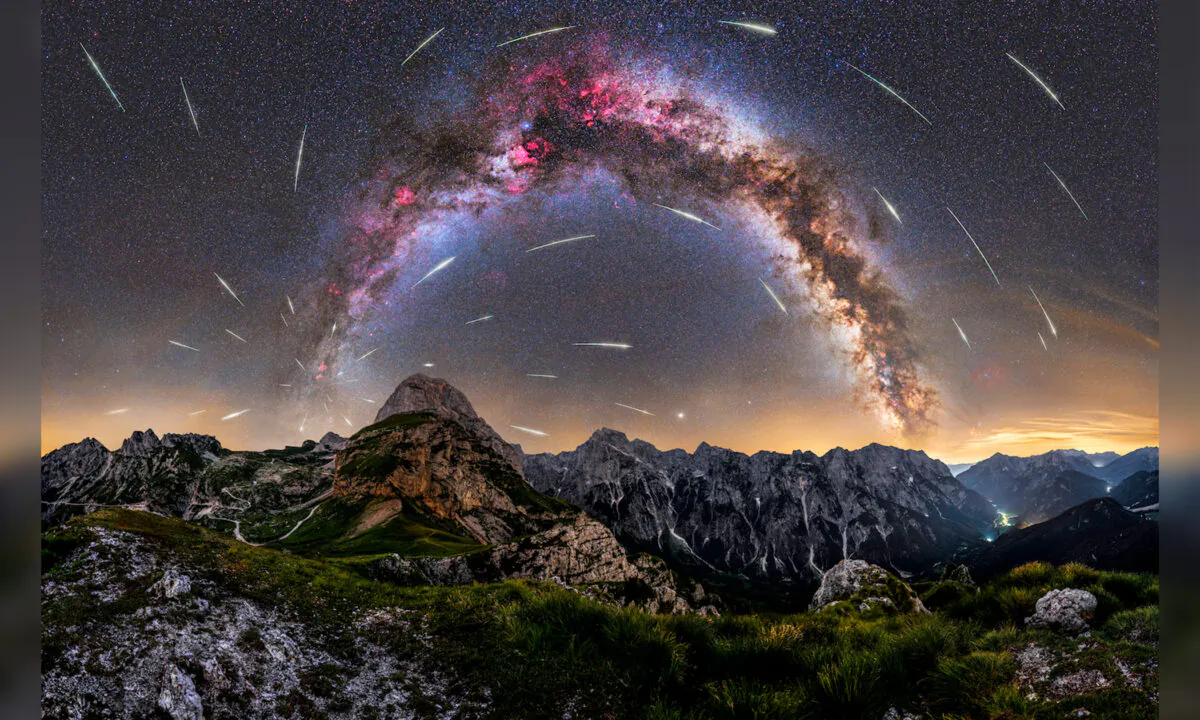 Photographer Captures Peak of a Meteor Shower as Sparks Are Seen ...