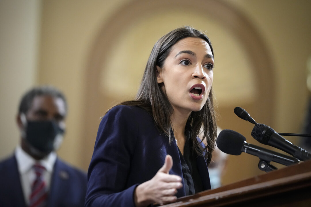 AOC Makes Surprise Admission About US Capitol Police ‘Opening the Doors ...