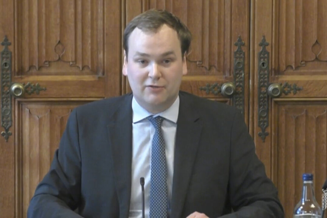 Tory MP Resigns From Committees Over Honey Trap Sexting Scandal | The ...
