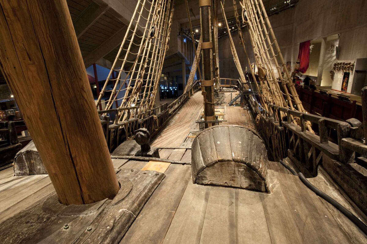 Archaeologist Extracts Extravagant Swedish Shipwreck From 1600s With 64 ...