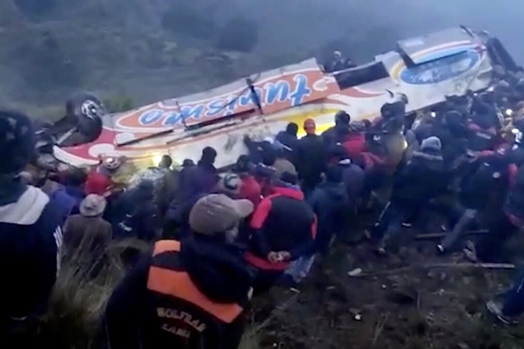 11 Killed in Bus Accident in Central Bolivia | The Epoch Times