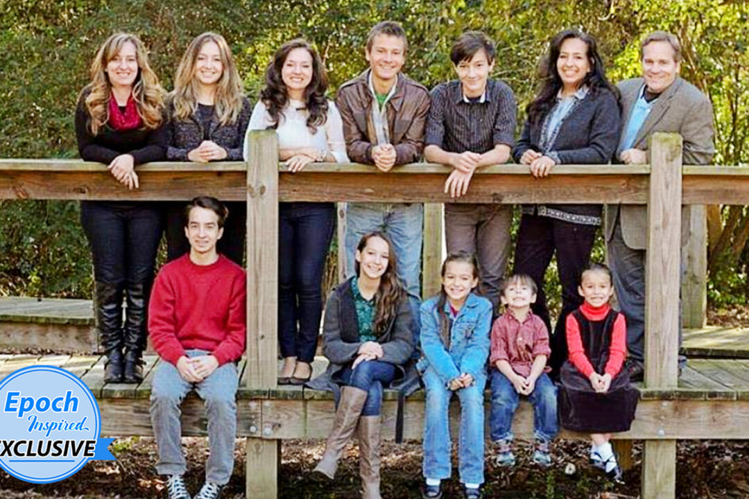 ‘Brainy Bunch’: Parents Homeschool Their 10 Kids With All of Them ...