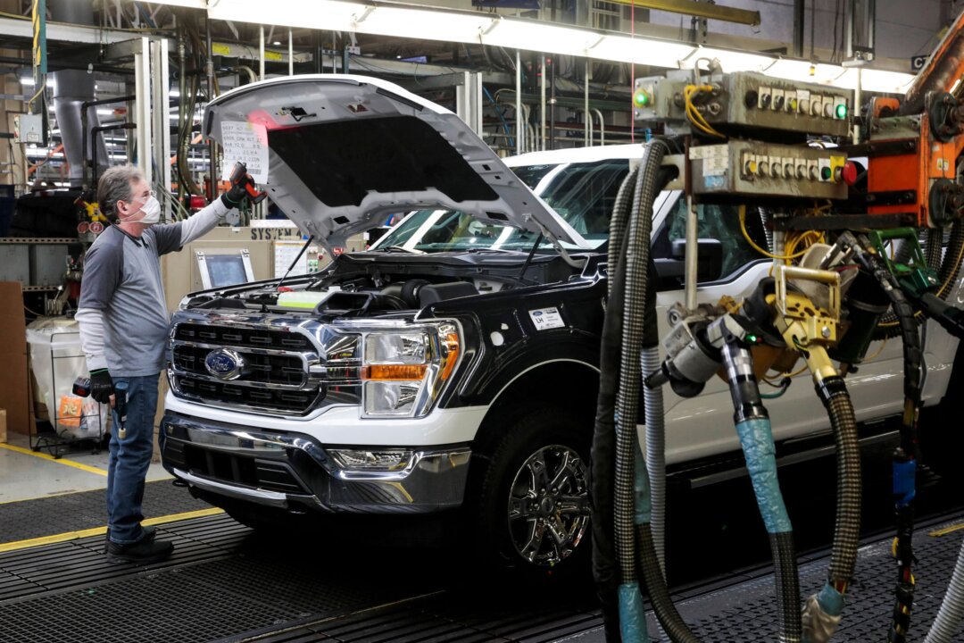 Ford Suspends or Cuts Output at Plants Due to Chip Shortage | The Epoch ...