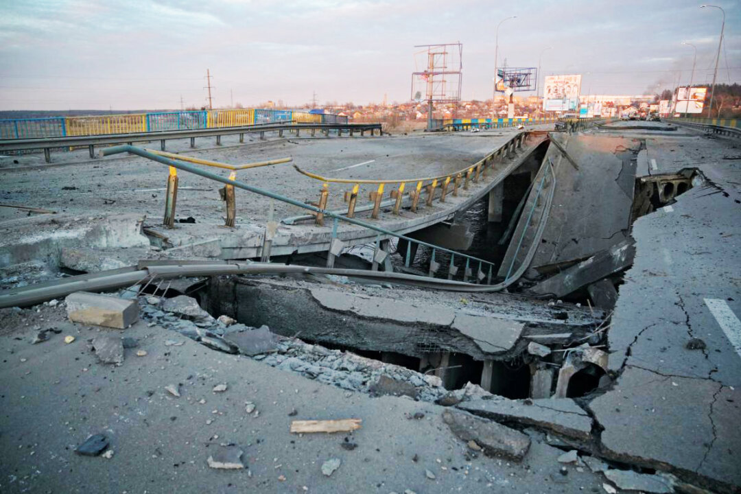 Kyiv Gateway Town Still Unconquered After Three Weeks of Warfare | The ...