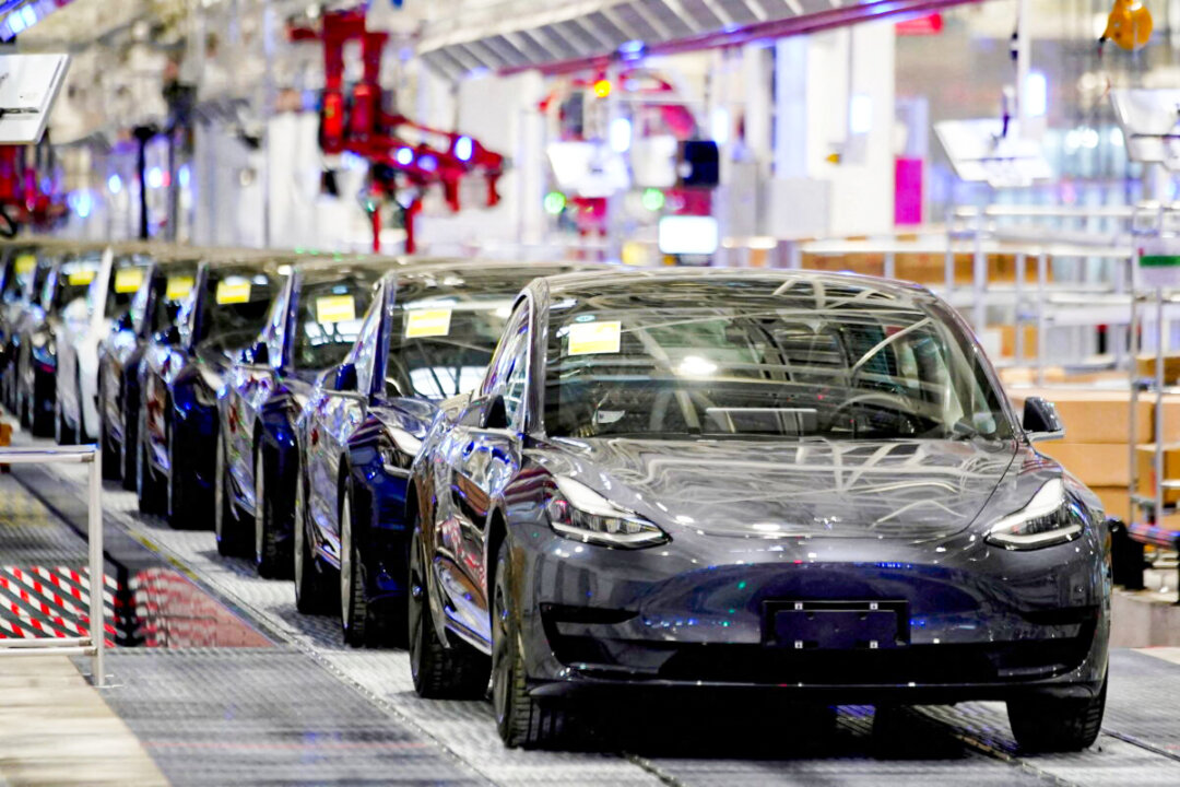 Tesla Joins GM, Ford in Slowing EV Factory Ramp as Demand Fears Spread ...