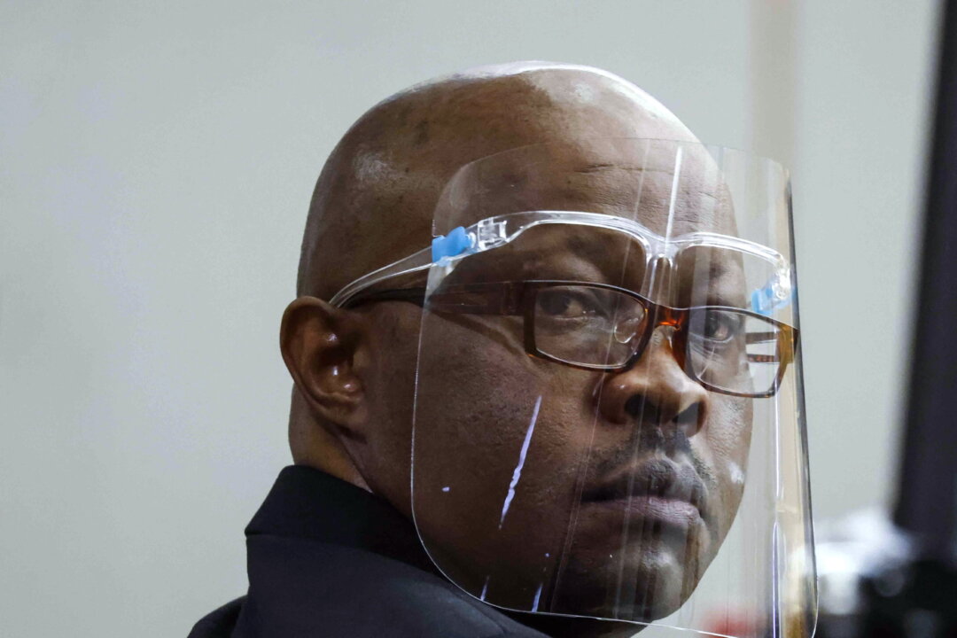 Prison Inmate Kills Serial Killer Accused of 22 Murders | The Epoch Times