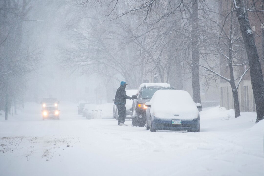 Environment Canada Warns of Heavy Snow, Near-Zero Visibility in Parts of Ontario | The Epoch Times