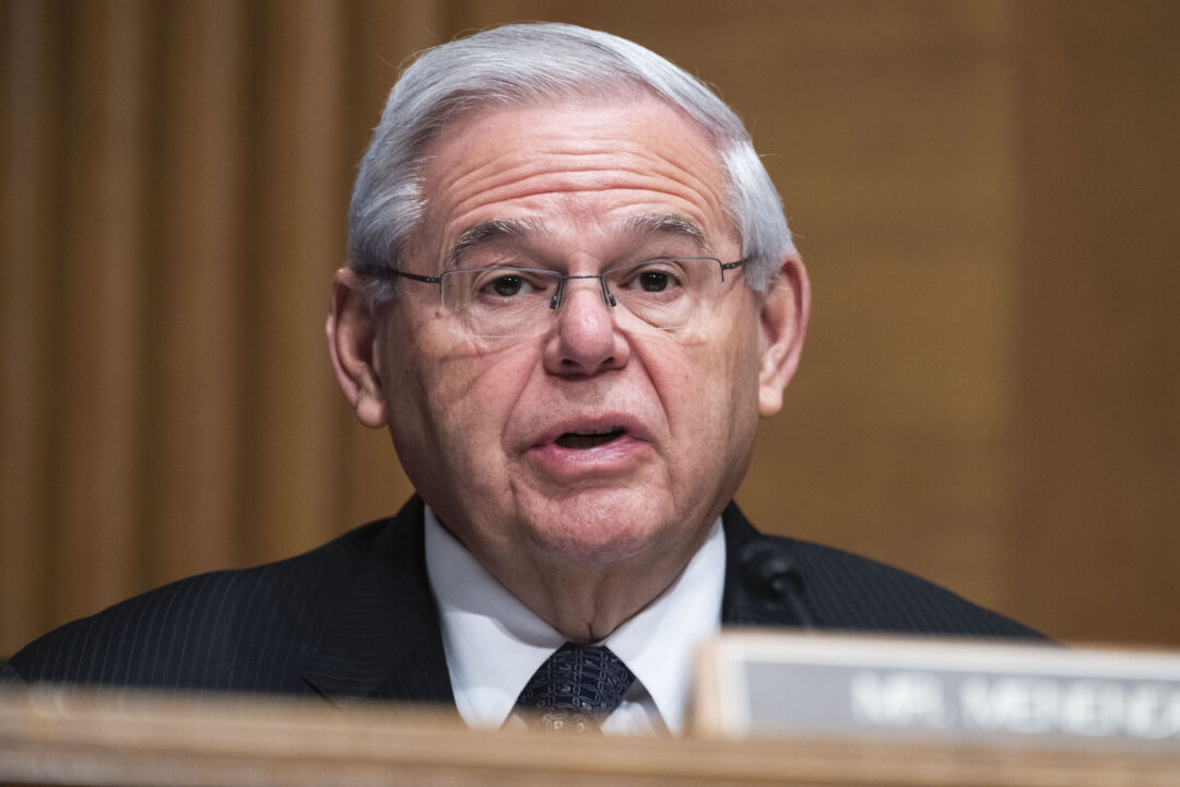 US Senator Indicted on Bribery Charges: Prosecutors | The Epoch Times