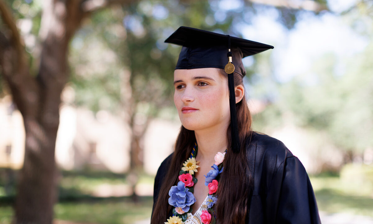Valedictorian With Nonspeaking Autism Delivers Moving Graduation Speech ...