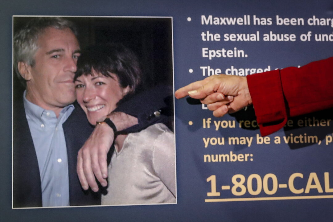 Epstein Associate Ghislaine Maxwell Meets With DOJ Officials | The Epoch Times