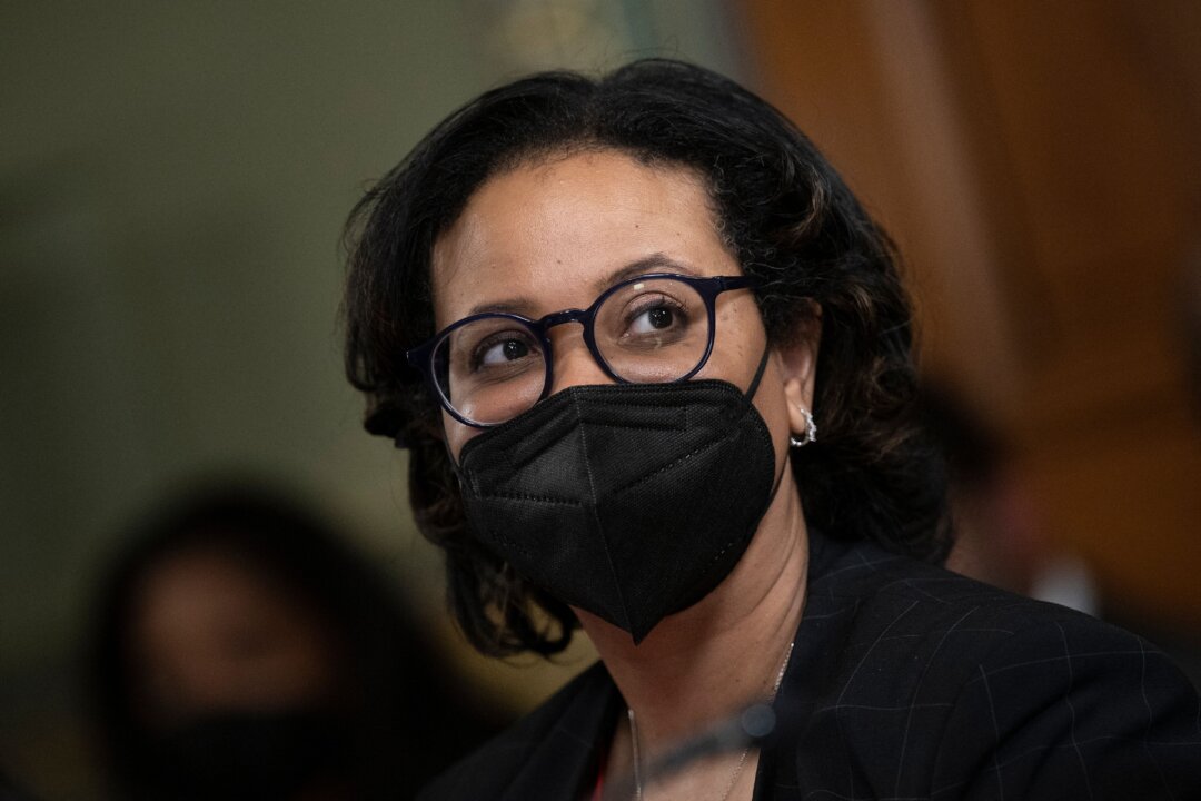 Workers Who Verify Compliance With COVID-19 Vaccine Mandate Don’t Have ...