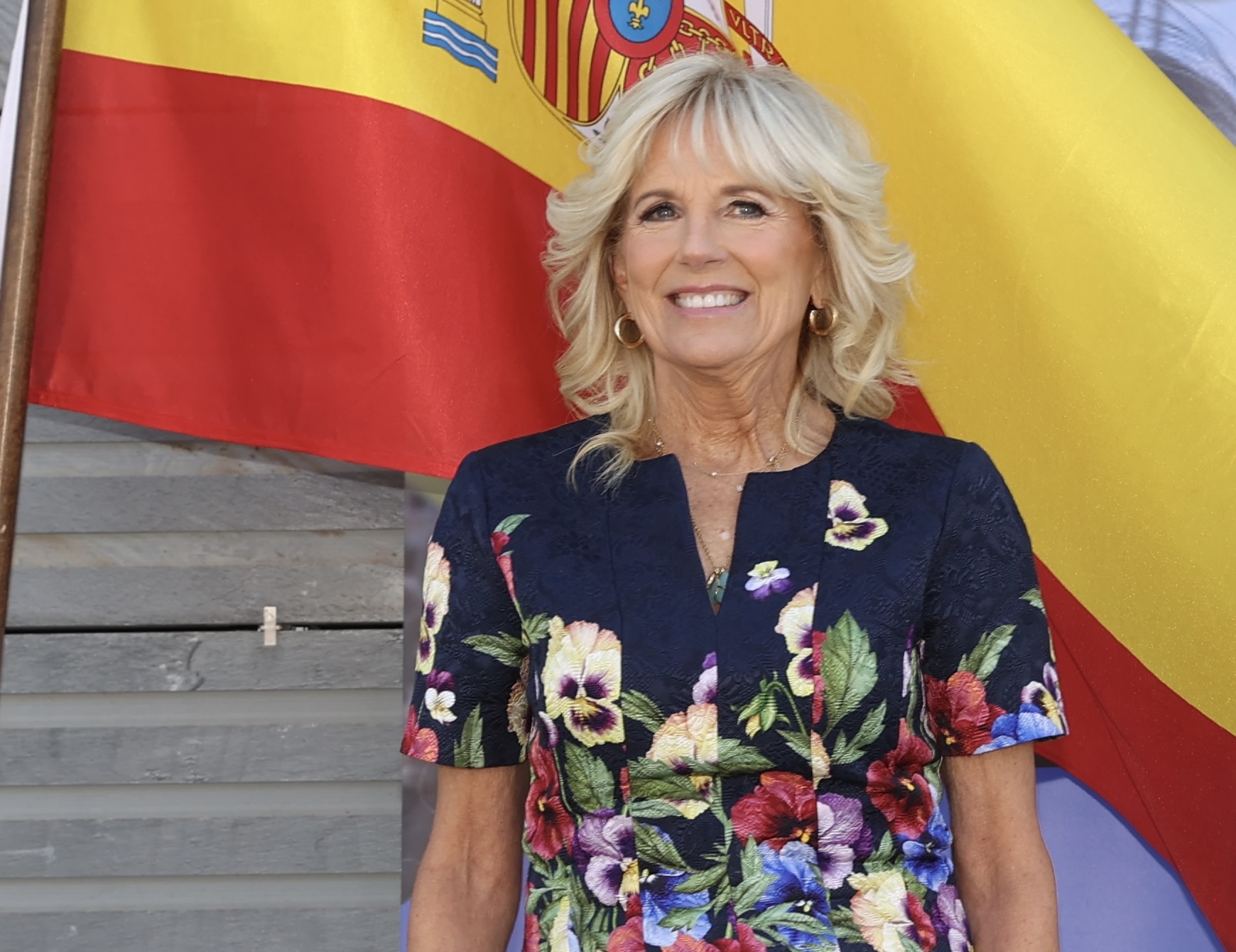 First Lady Jill Biden Welcomes the Official 2022 White House Christmas ...