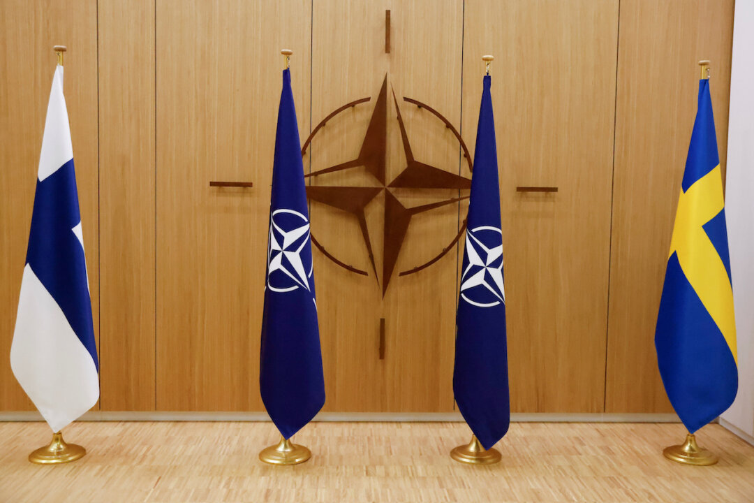 US Senate Votes in Favor of Finland, Sweden Joining NATO | The Epoch Times