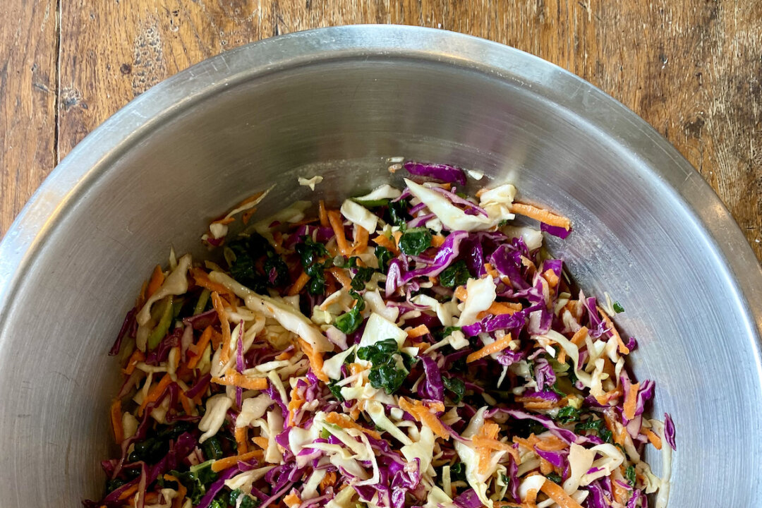 An Unexpected Ingredient Makes a Simple Slaw Shine | The Epoch Times