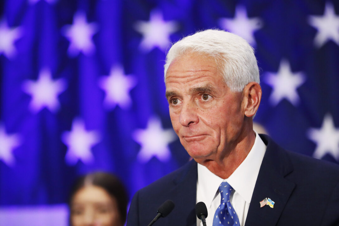 Charlie Crist Wins Florida Primary to Face Gov. DeSantis | The Epoch Times
