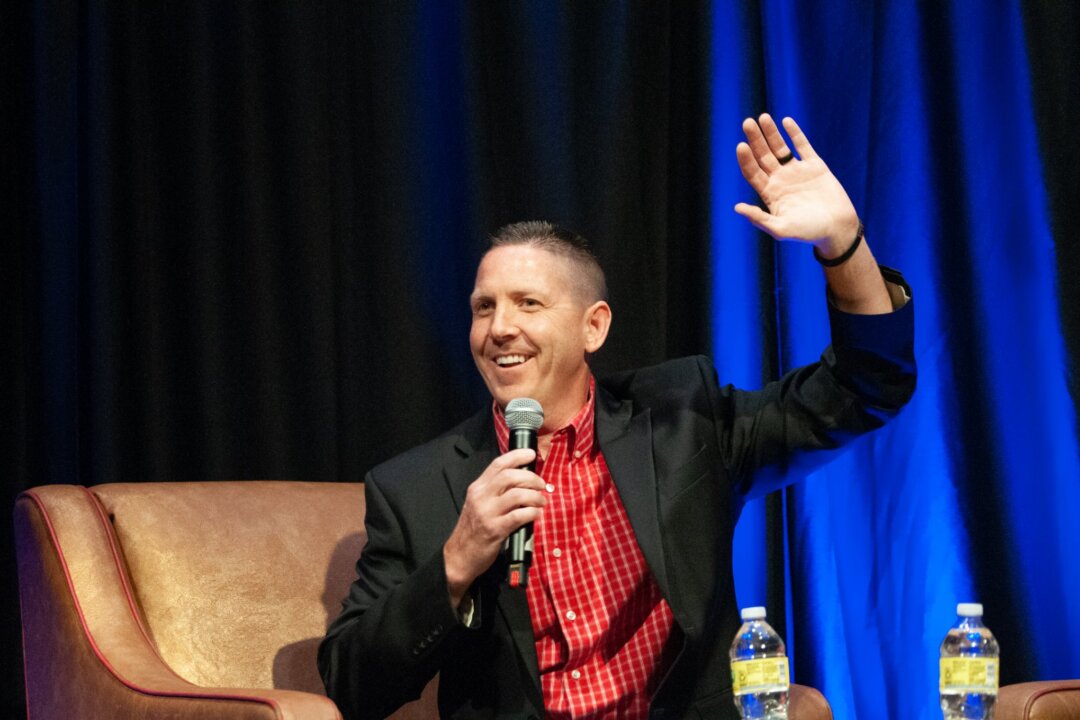 Brecheen Wins Oklahoma GOP Congressional Runoff to Replace Markwayne ...