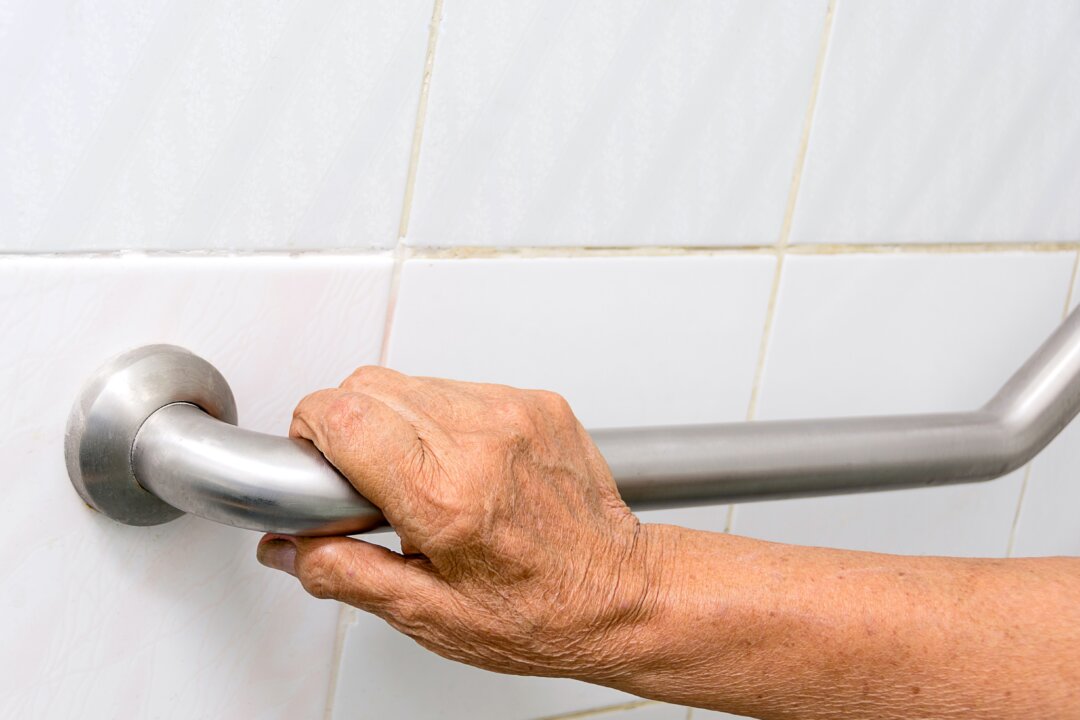 Install a Shelf Grab Bar | The Epoch Times