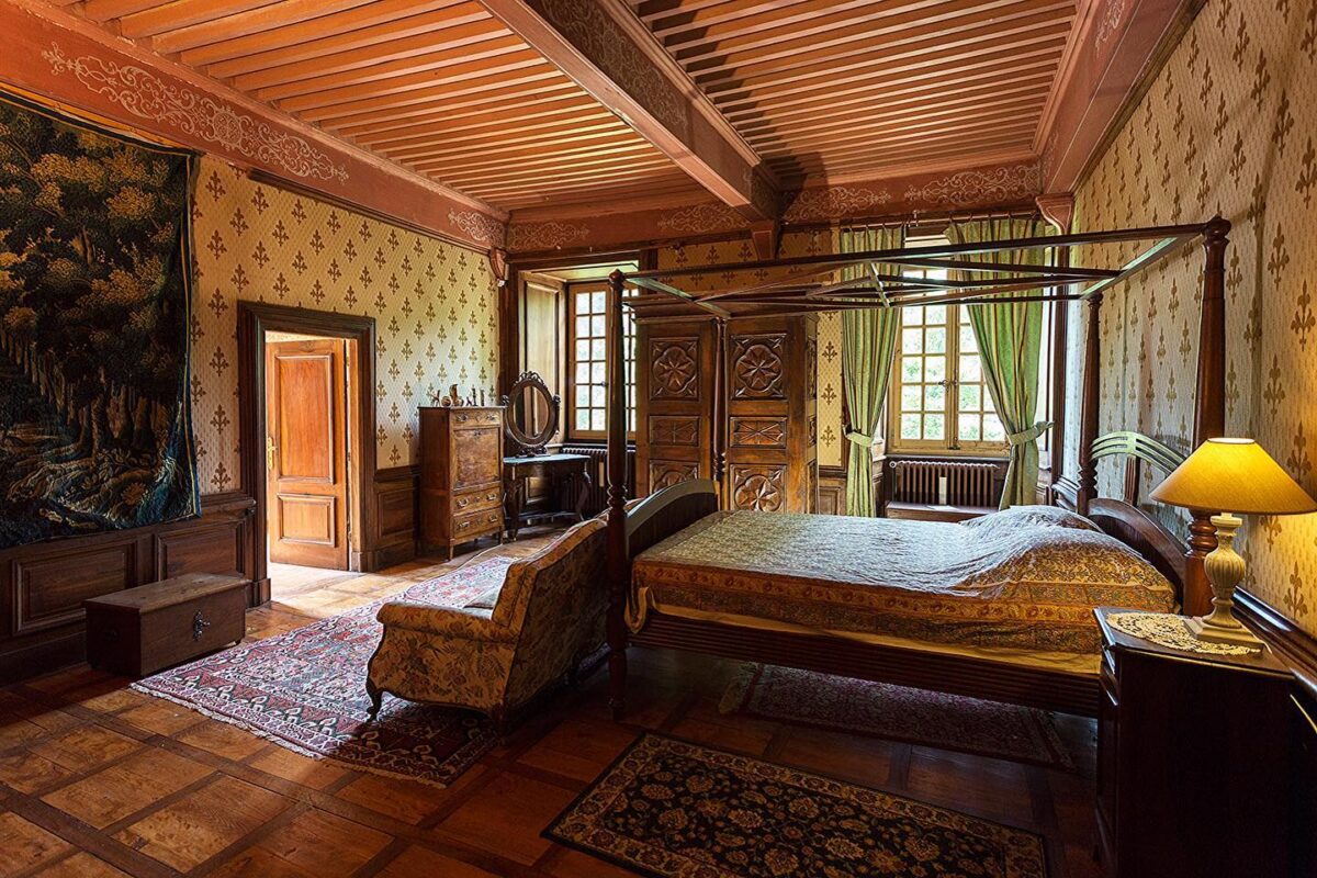 Couple Buy Rundown Medieval Castle in Southern France to Raise Family ...