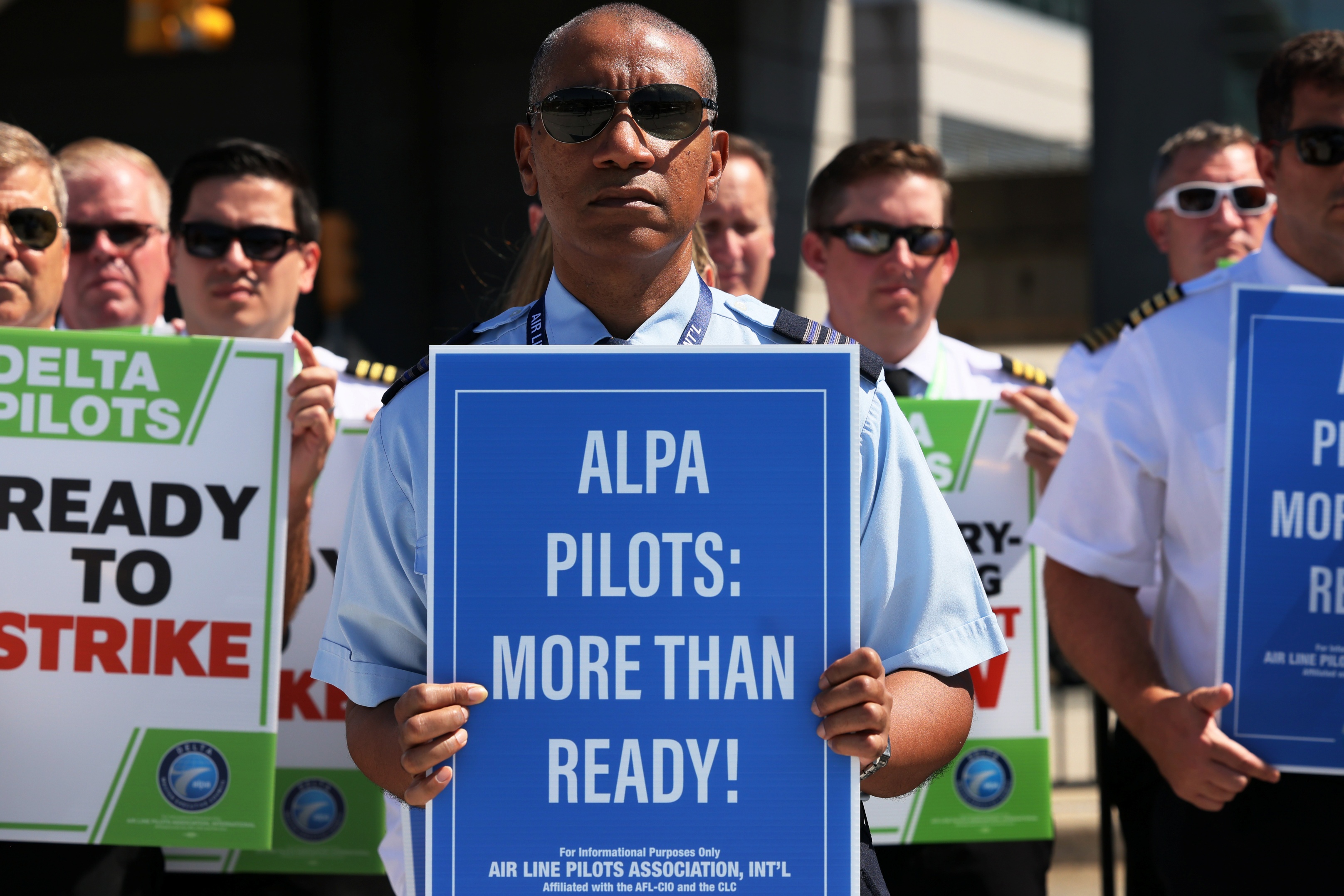 Pilots Picketing at 13 Major Airports Before Busy Labor Day Weekend ...