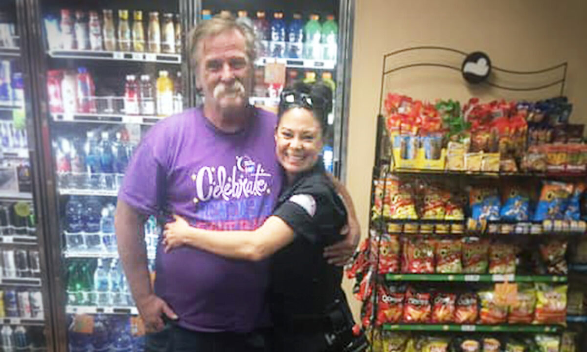 An Unlikely Friendship With Paramedic Helps Homeless Addict Turn His ...