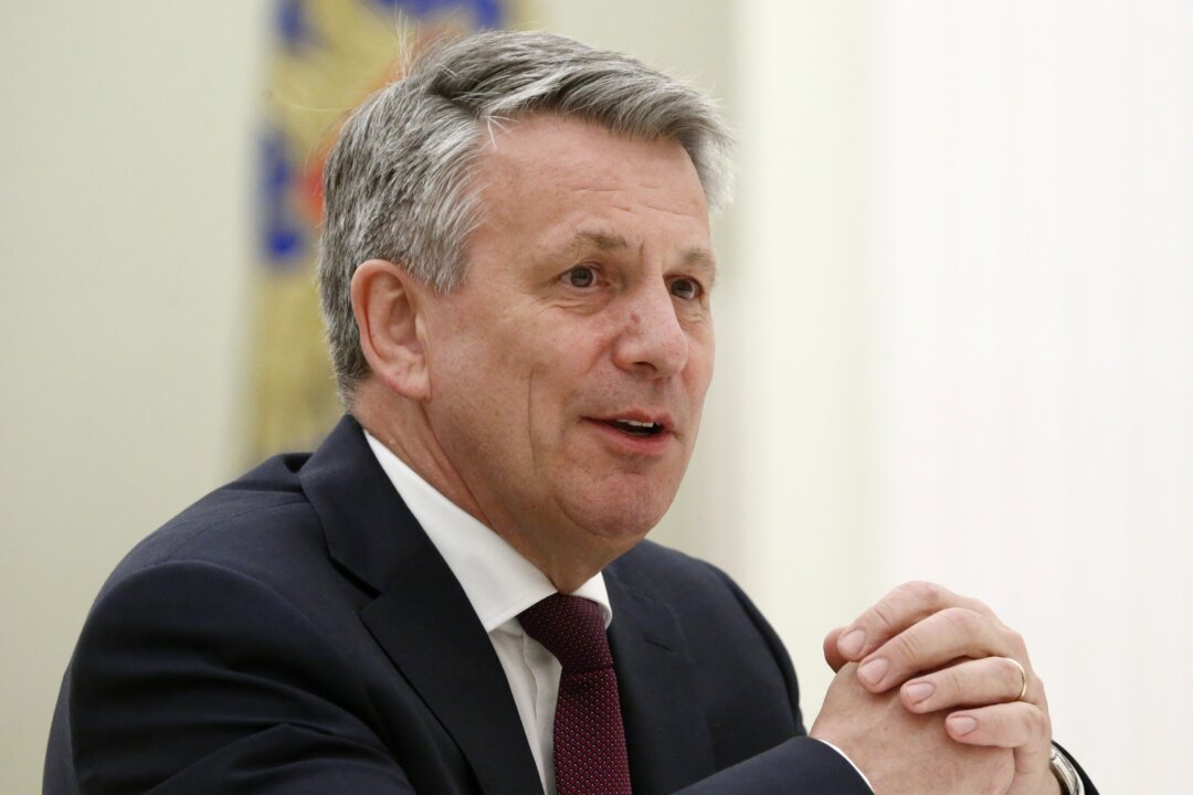 Shell CEO to Step Down as Oil Giant Shifts Energy Focus | The Epoch Times