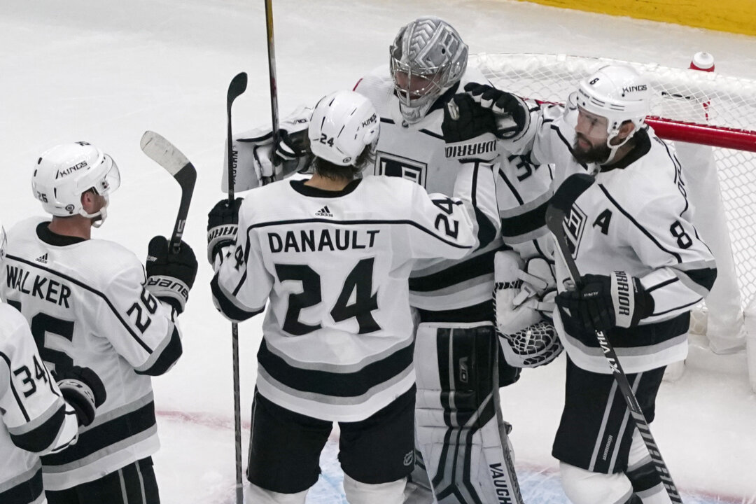 Grundstrom Scores 2, Kings Beat Blues 5–1 | The Epoch Times