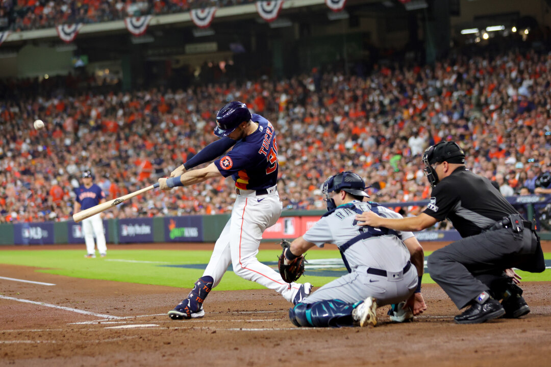 Yordan Alvarez, Alex Bregman Hand Astros 2–0 ALDS Lead Over Mariners ...