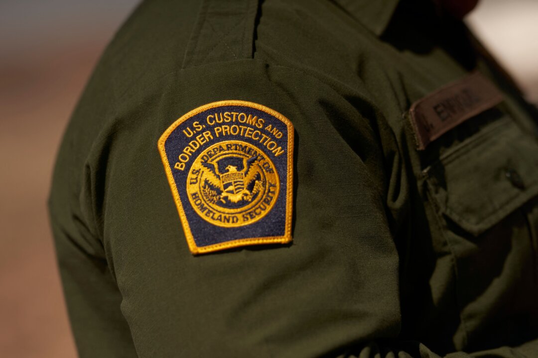 CBP Agent Killed in Helicopter Crash Near US–Mexico Border | The Epoch ...