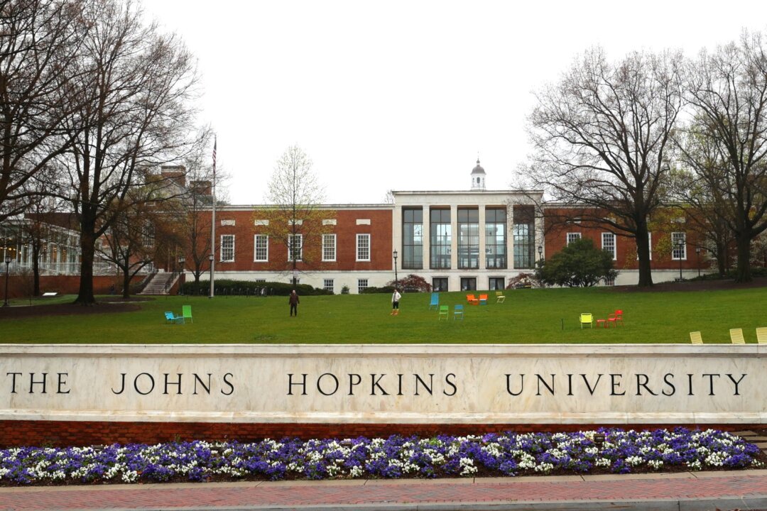 Johns Hopkins University Laying Off Over 2,000 Workers After Federal Funding Cut | The Epoch Times