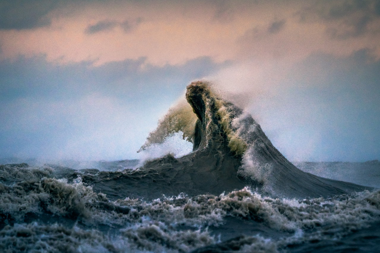 Photographer Braves Gale-Force Winds for Hours to Capture Epic Storm ...