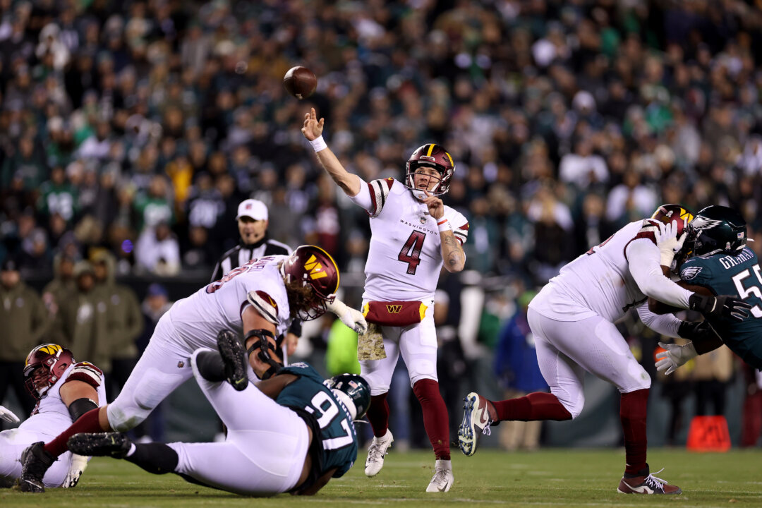 Commanders Ends Sloppy Eagles’ Perfect Season 32–21 | The Epoch Times