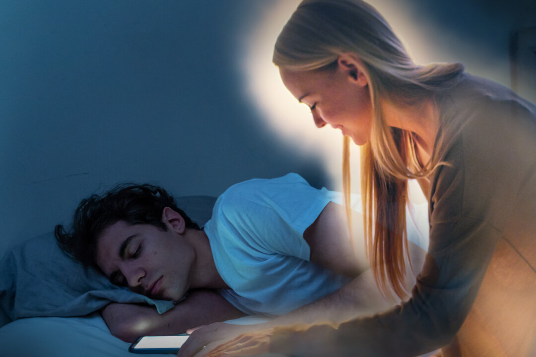 Doctor Tells of Cases Where Lost Loved Ones Reveal Things in Dreams—And ...