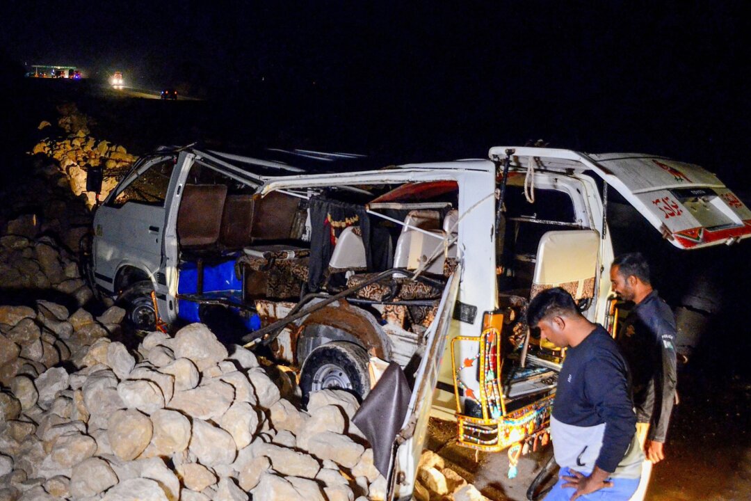 20 Killed in Van Accident as Record Floods Haunt Pakistan | The Epoch Times