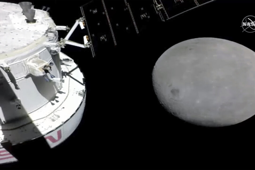 Humans Could Be Living on the Moon 10 Years From Now, NASA Says | The ...