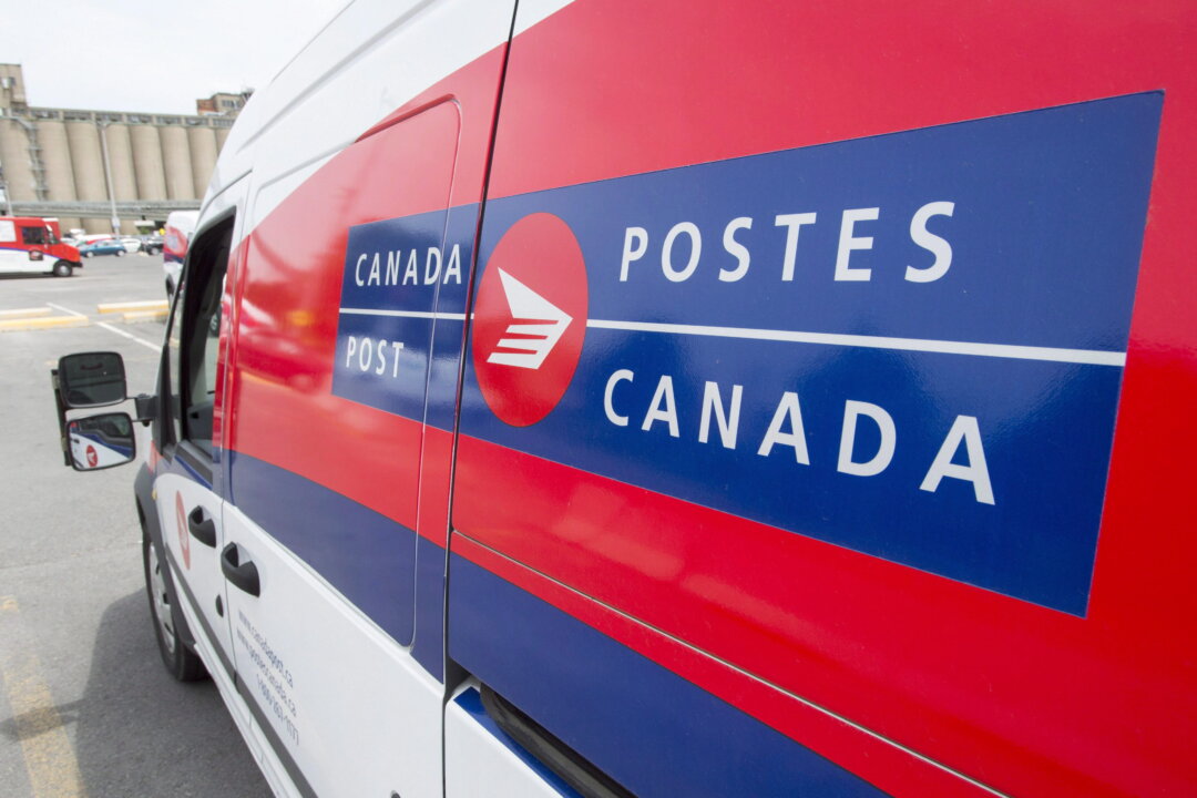 New Regulations Allow Canada Post to Transport Restricted Guns in ...