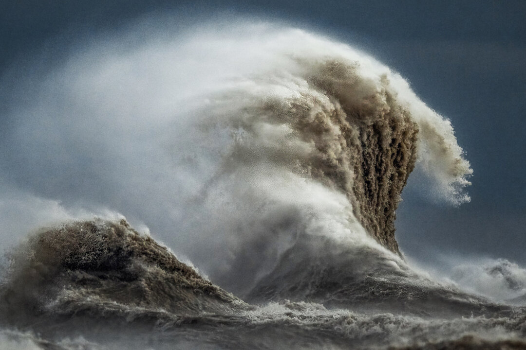 Photographer Braves Gale-Force Winds for Hours to Capture Epic Storm ...