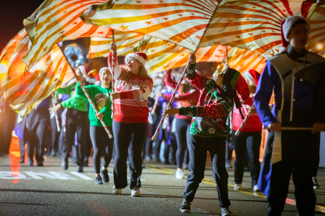 Seal Beach Celebrates 44th Annual Christmas Parade | The Epoch Times