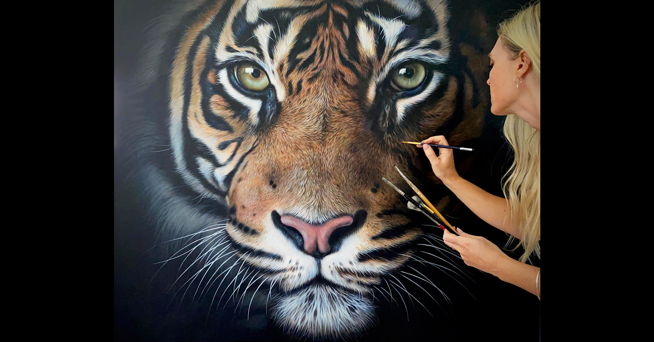 UK Painter Renders Larger-Than-Life Lions, Titanic Tigers in ...