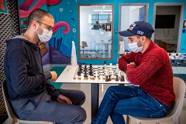 Study of Chess Players Reveal Mask-Wearers Make Poorer Decisions | The ...