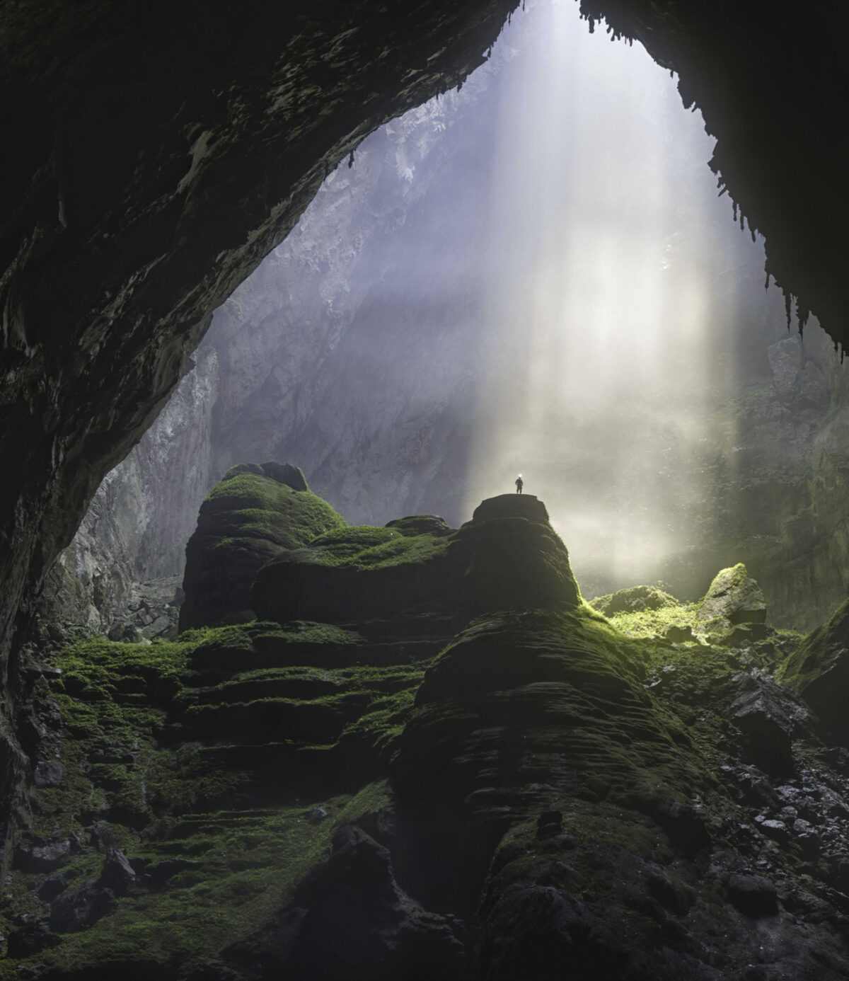 Like ‘Jurassic World’: Villager Stumbles on Largest Cave in the World ...