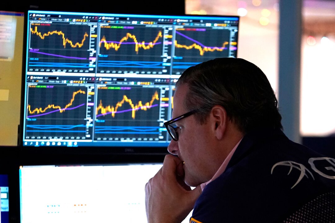 Leading US Economic Indicator Falls for 10th Straight Month, Suggesting ...