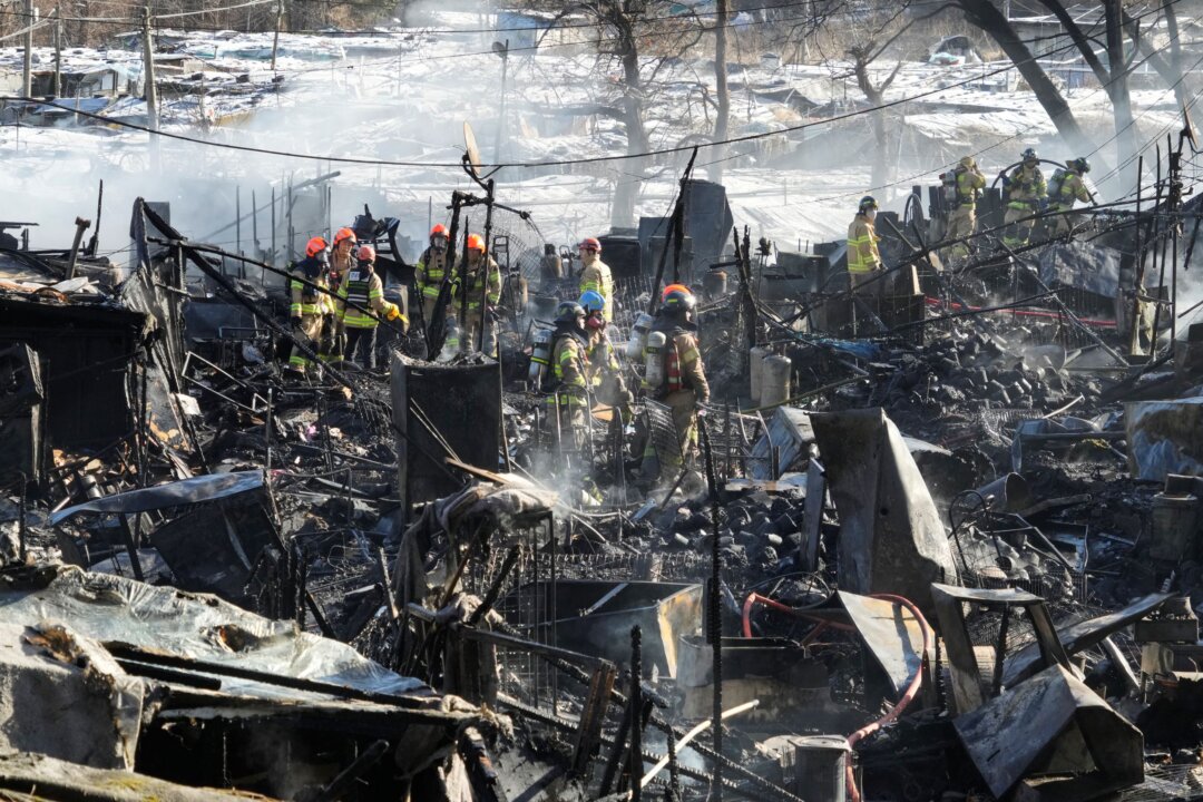 Fire Burns Makeshift Homes in Shadow of Seoul’s Skyscrapers | The Epoch ...