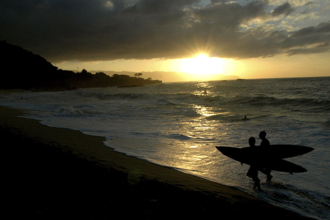 Big Waves to Deliver Storied Hawaii Surf Contest the Eddie | The Epoch ...