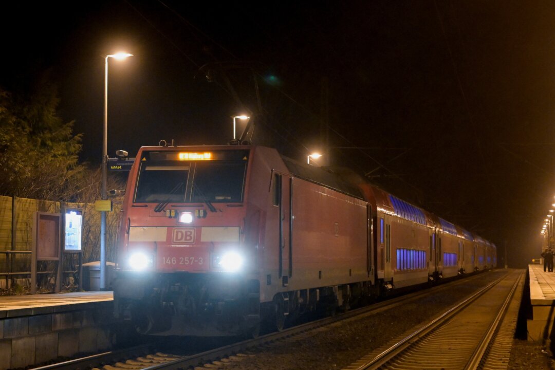 2 Killed in Knife Attack on Train in Northern Germany | The Epoch Times